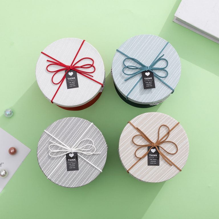 Cylindrical gift boxes manufacture