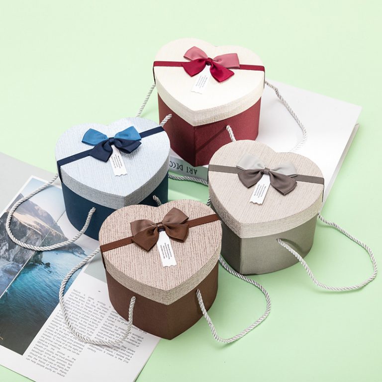 Heart-shaped portable gift box | Custom Cardboard Boxes